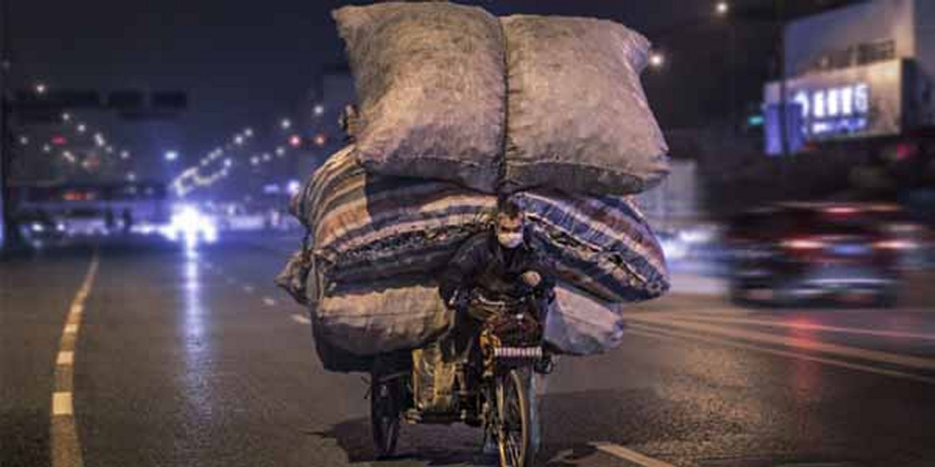 10 Vehicles Overloaded To A Point Of Being Ludicrous - carmagram